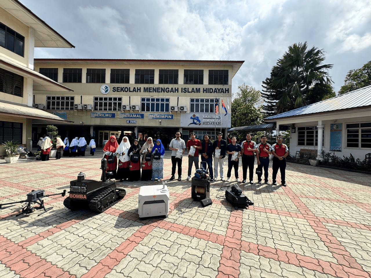 SMIHJB | LAPORAN PROGRAM STI100³(100 Days, 100 Scientists, 100 Schools ...